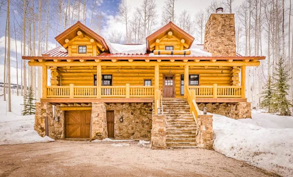 19 EPIC Colorado Airbnbs With Availability (+ Photos)