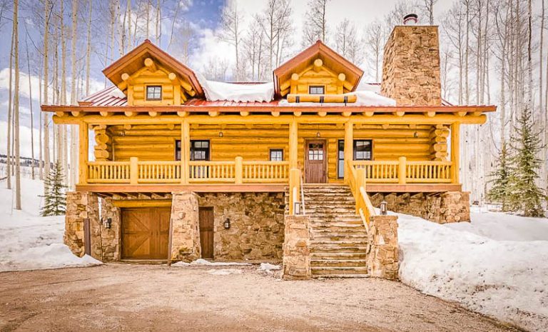19 EPIC Colorado Airbnbs With Availability (+ Photos)