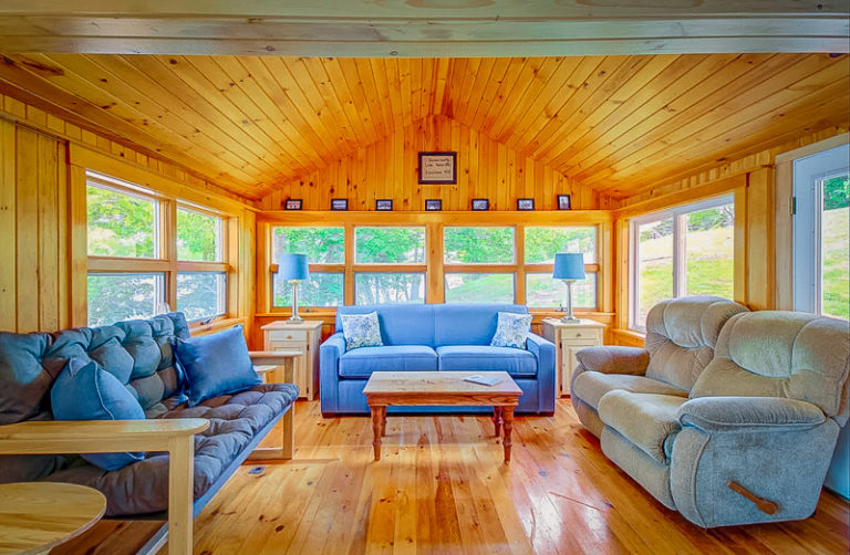 13 Cozy Cabin Rentals in Maine (With Availability)