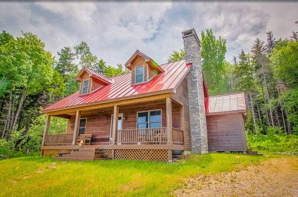 13 Epic Cabins in Vermont (Mountain Views, Hot Tubs & More)