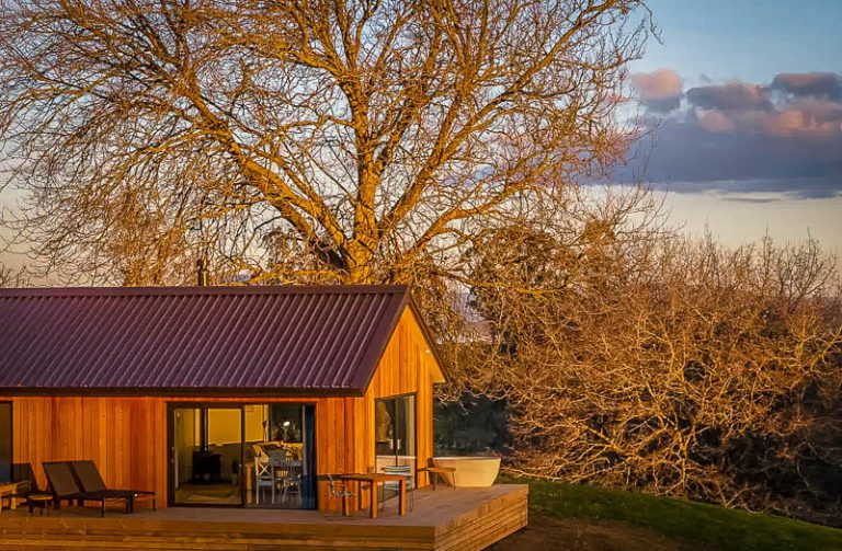 12 Best Airbnbs in New Zealand: Houses for Rent + Vacation Rentals