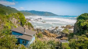 17 COOLEST Airbnbs in New Zealand (Hobbit Houses + Cottages)