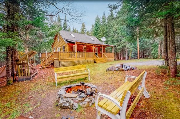 13 Cabin Rentals in Maine: Cozy Log Cabins + Lake Cottages for Rent