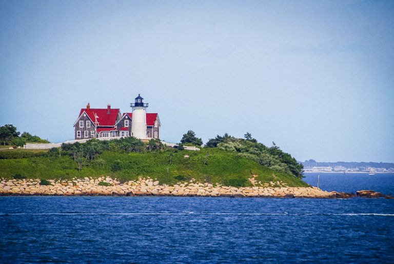 9 Prettiest Lighthouses to Visit in Massachusetts