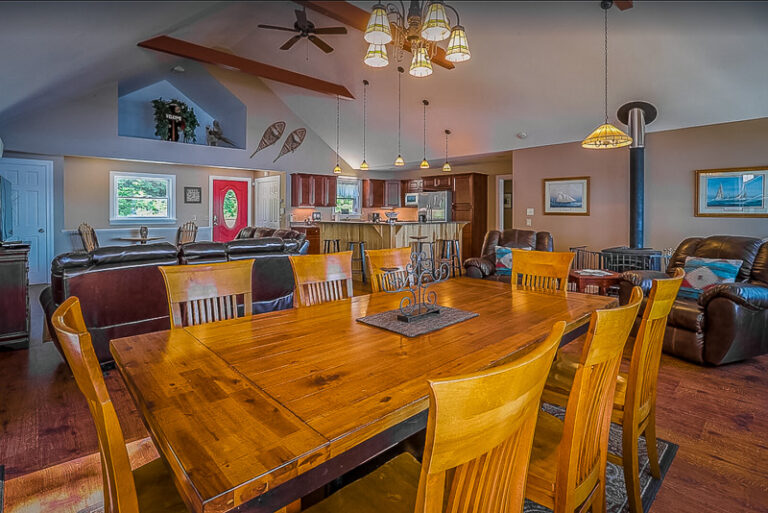 13 MAGICAL Lake Houses in Maine You Can Rent (Right Now)