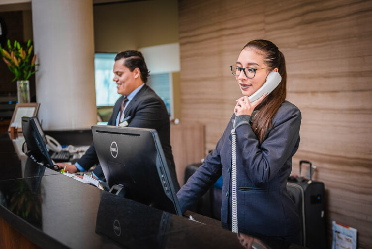 35 Best Jobs That Let You Travel (With Salary Info)