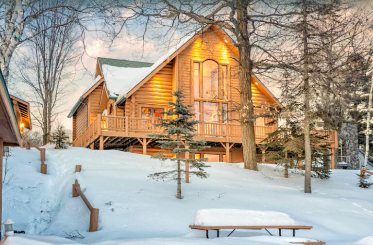 13 Incredibly Cozy Cabin Rentals in Duluth, Minnesota (#9 Will Amaze You)