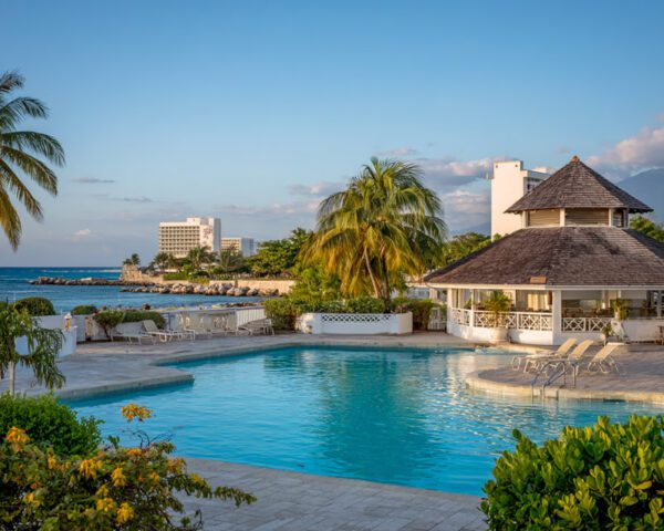 11 Cheap Caribbean Vacations That Feel Surprisingly Luxurious