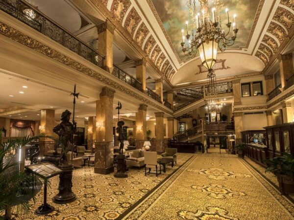 11 Top-Rated Luxury Hotels in Milwaukee, Wisconsin