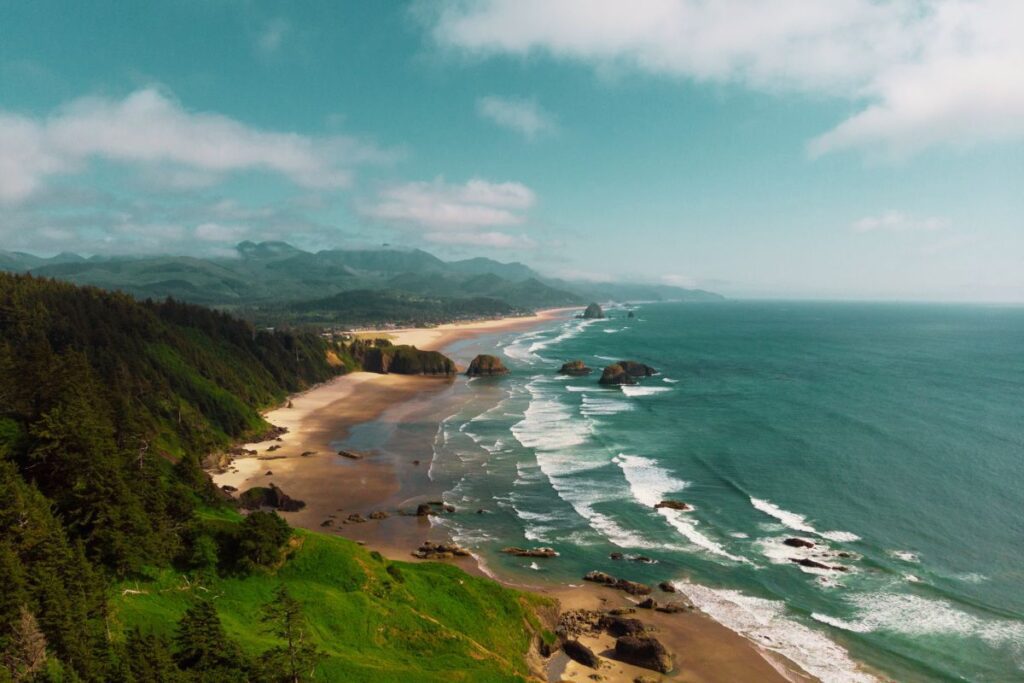 12 Most Beautiful Places in Oregon (Nature Spots + Small Towns)