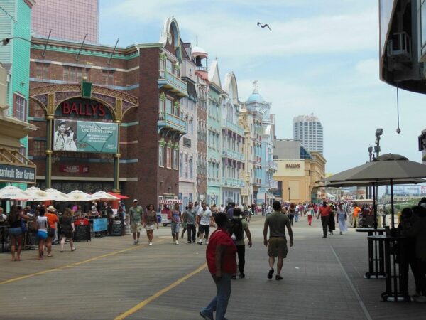 New Jersey Bucket List Guide: Cape May, Shark Tunnels & Edison's Lab