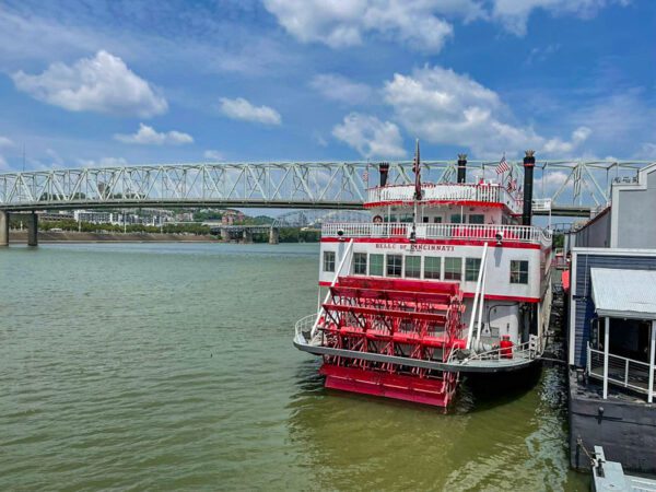 Visiting Cincinnati in 2026: Zoo Safaris, Riverboat Cruises & Market Eats