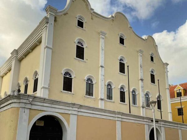 15 Awesome Things to Do in Curaçao (Local Experiences)