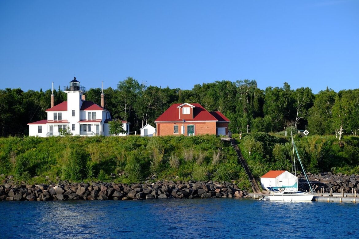 Apostle Islands Adventures: Sea Caves, Kayaks & Lighthouses