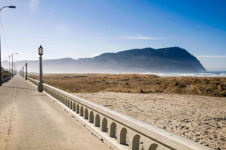 13 Fun Coastal Experiences in Seaside, Oregon: Beach Walks, Seals & Trails