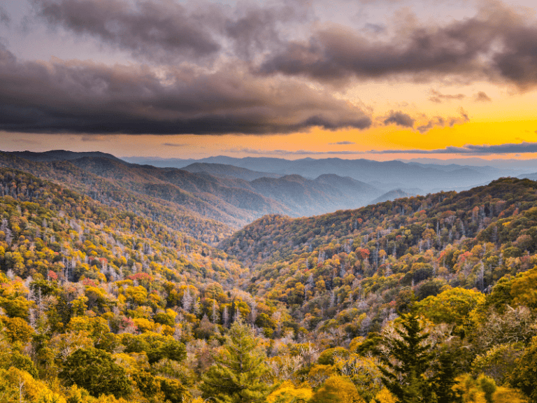 10 Gorgeous US Fall Destinations for Cozy Vibes and Epic Views