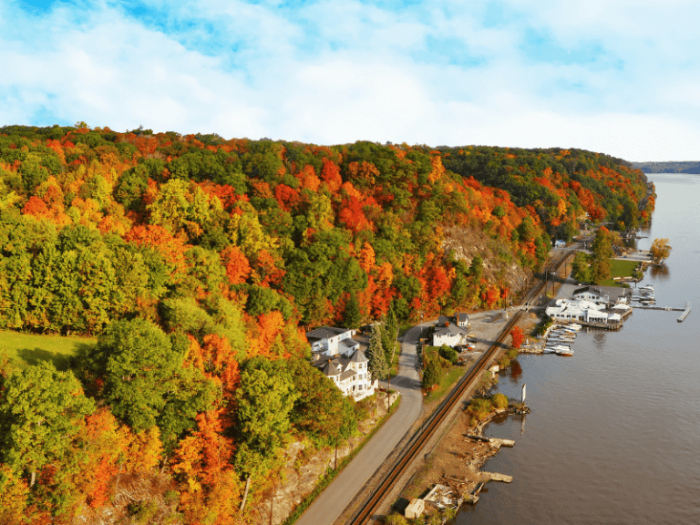 10 Gorgeous US Fall Destinations for Cozy Vibes and Epic Views