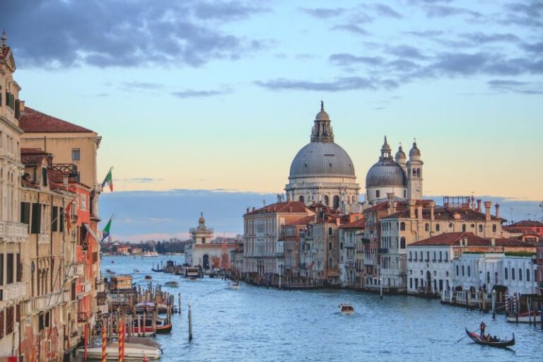 The 12 Prettiest Spots in Venice, Italy You Won’t Believe Exist ...