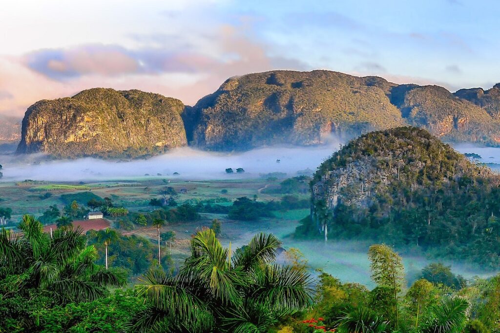 12 STUNNING Places in Cuba to Visit (Classic Cars & Salsa!)