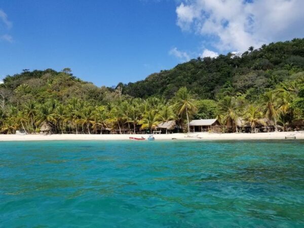 12 STUNNING Places in Honduras to Visit That Will Surprise You