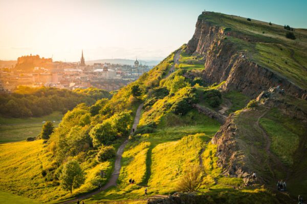 12 Enchanting Places in Edinburgh That Look Straight Out of a Postcard