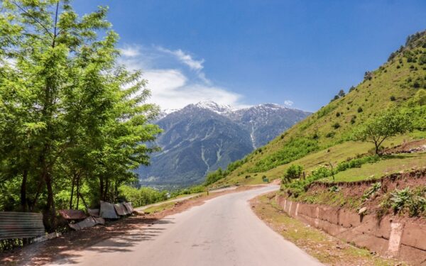 12 Epic and Beautiful Spots to See in Jammu and Kashmir