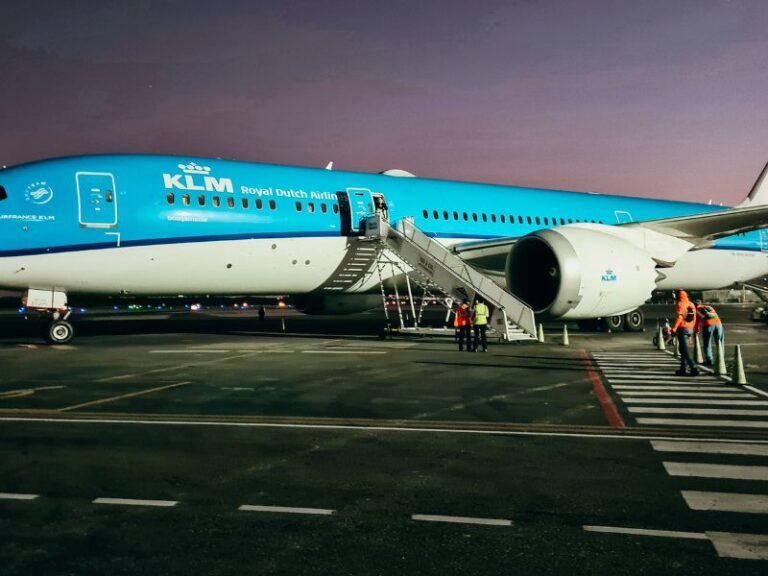 10 Best Airlines for Comfortable & Budget-Friendly Flights to Athens ...