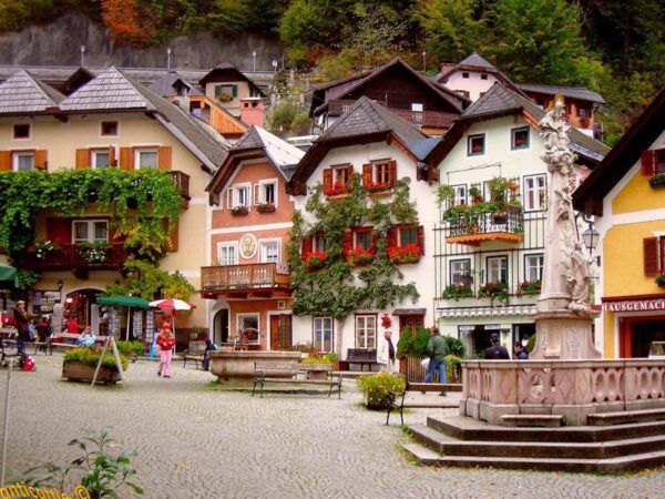 Hallstatt, Austria Bucket List: 12 Fun Things to Do & See - Global Viewpoint