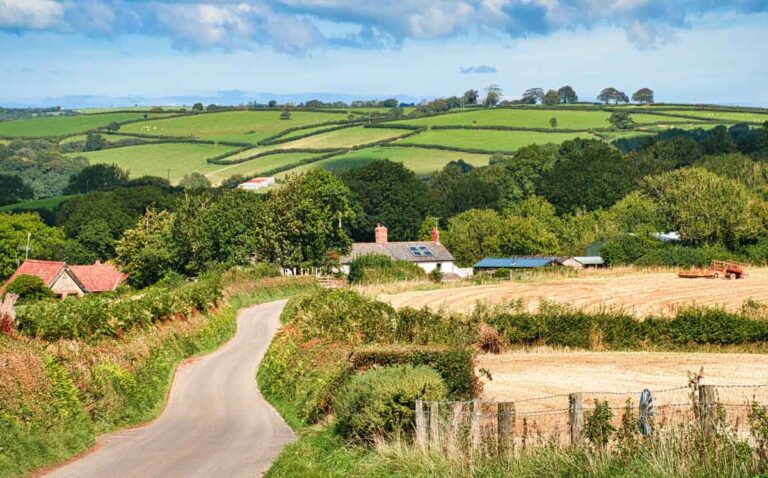 12 Prettiest Places in Devon (England) to Visit for Fun & Views