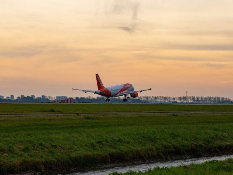 The Top 9 Airlines to Fly to Iceland in 2026 - Global Viewpoint