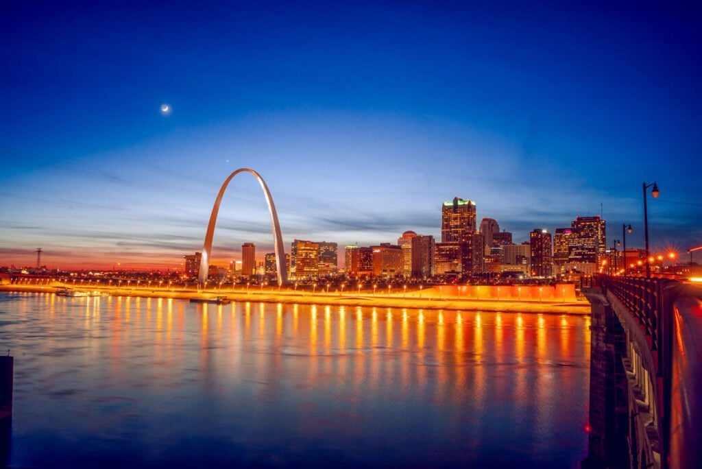 23 AMAZING Night Activities in St. Louis That'll Blow Your Mind