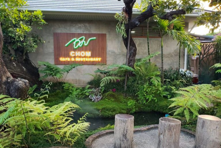 22 Wild Restaurants in Chiang Mai (One's Built Around a Giant Tree)
