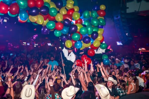 12 Things to Do in Dallas at Night That'll Make Austin JEALOUS!
