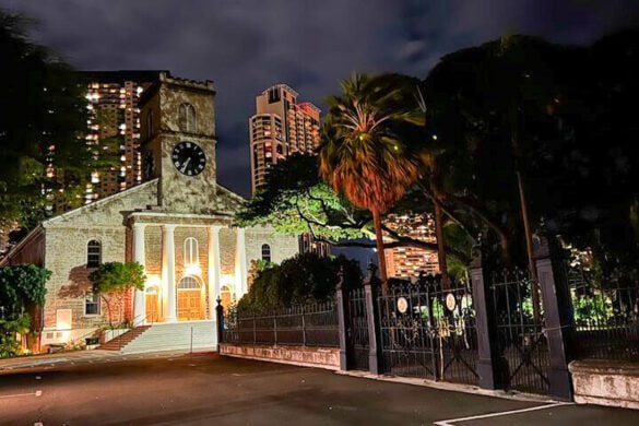 12 INSANE Things to Do in Honolulu at Night (Paradise After Dark!)
