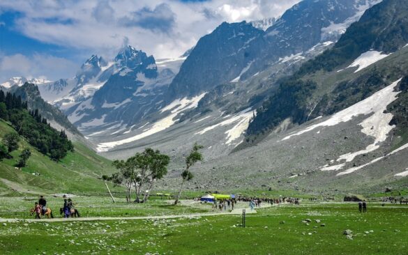 12 Epic and Beautiful Spots to See in Jammu and Kashmir