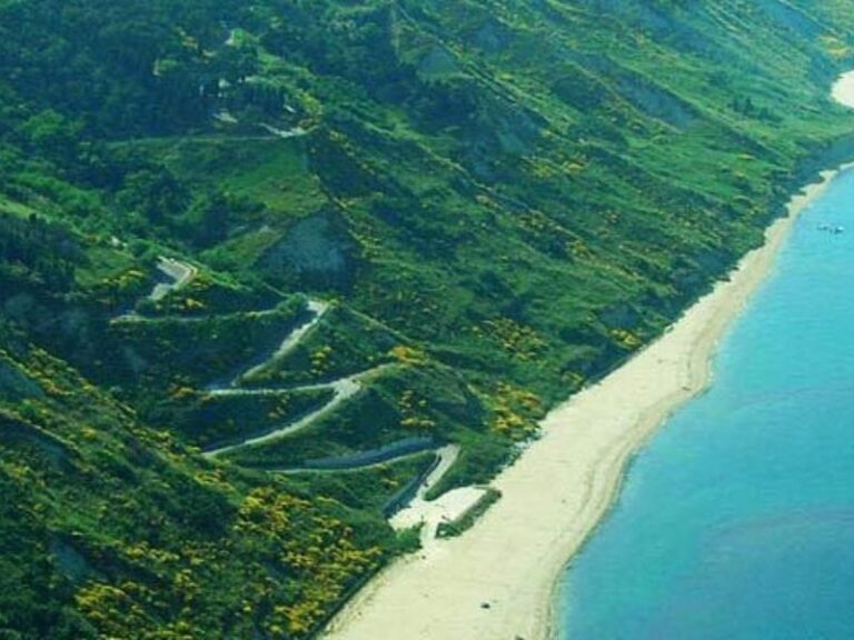 11 Absolutely Breathtaking Places to Visit in Marche, Italy - Global ...