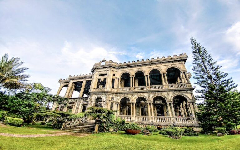 12 Enchanting Places in Visayas That Look Straight Out of a Postcard ...