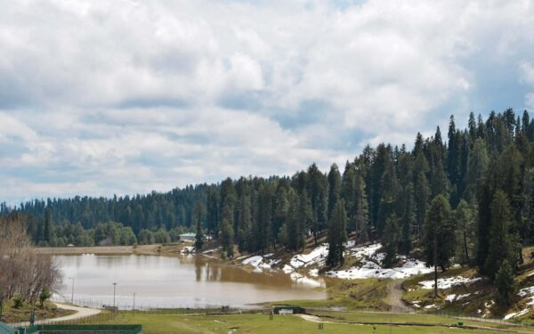12 Epic and Beautiful Spots to See in Jammu and Kashmir