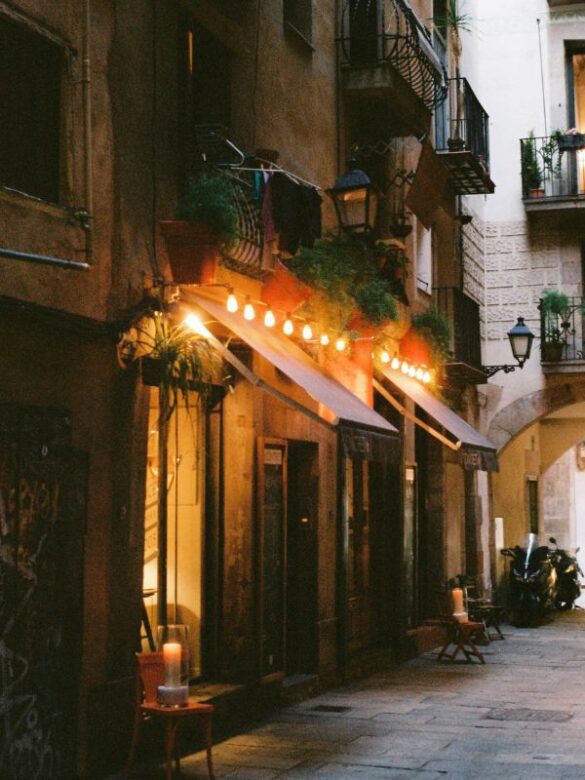 13 INCREDIBLE Things to Do in Barcelona at Night (Don't Miss #3)