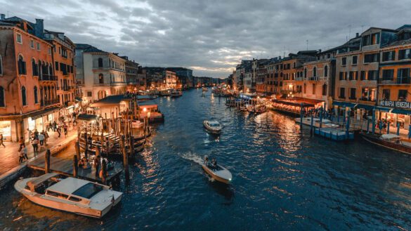 23 Epic Things to Do in Venice at Night (2025)