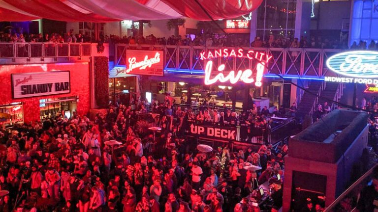 12 Things to Do in Kansas City at Night (BBQ & Blues After Dark!)