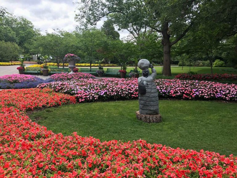 Guide to Dallas with Teens: Six Flags, Deep Ellum & BBQs