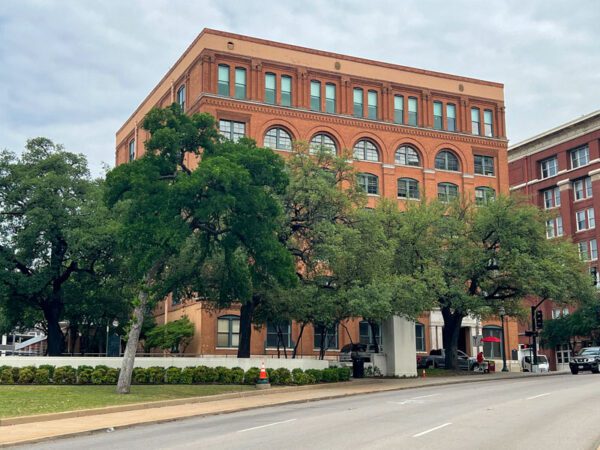 Guide to Dallas with Teens: Six Flags, Deep Ellum & BBQs
