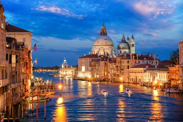 23 Epic Things to Do in Venice at Night (2026)