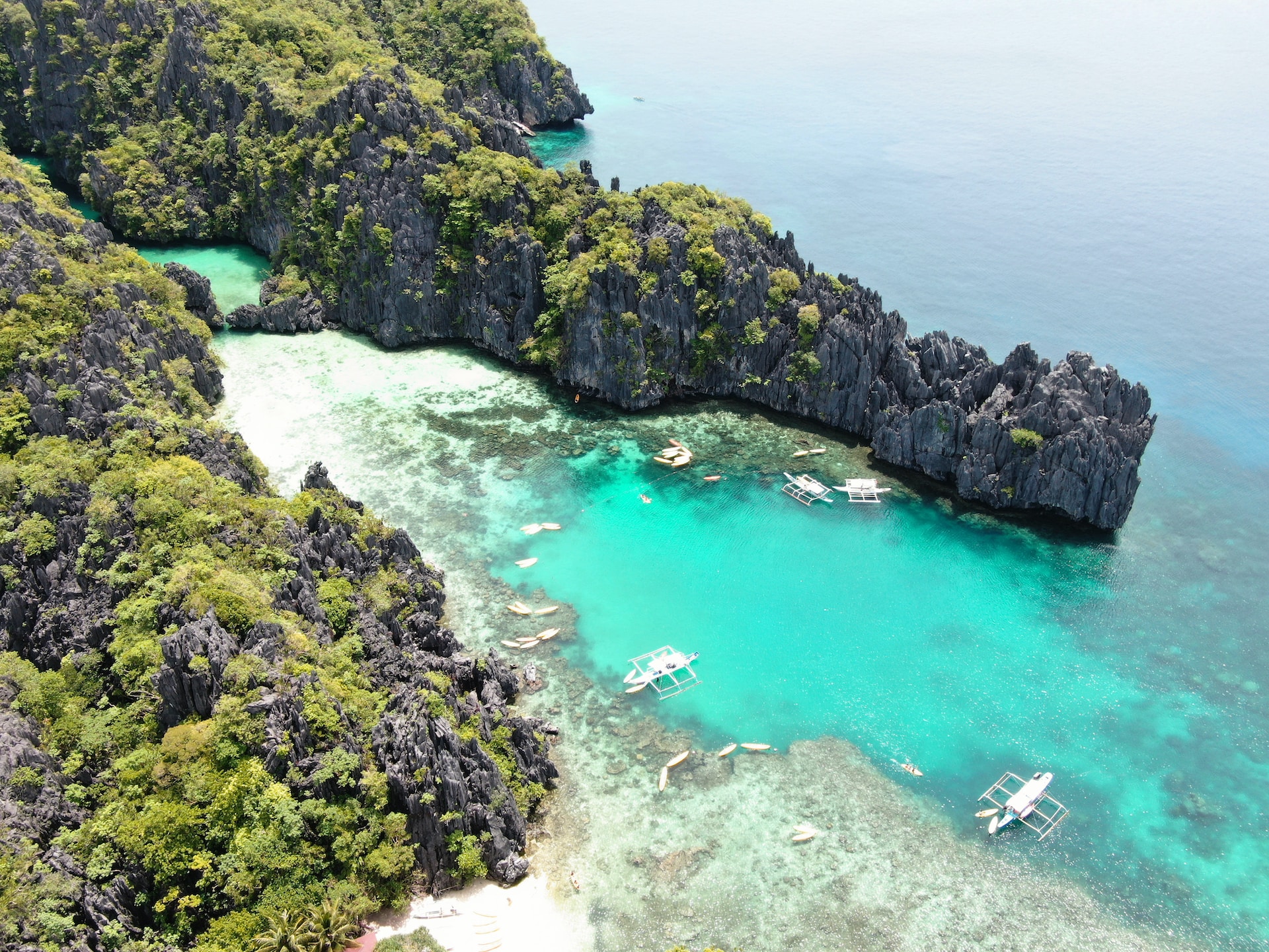 12 Dreamy Palawan Destinations That Look Straight Out of a Painting