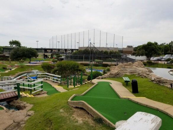Guide to Dallas with Teens: Six Flags, Deep Ellum & BBQs