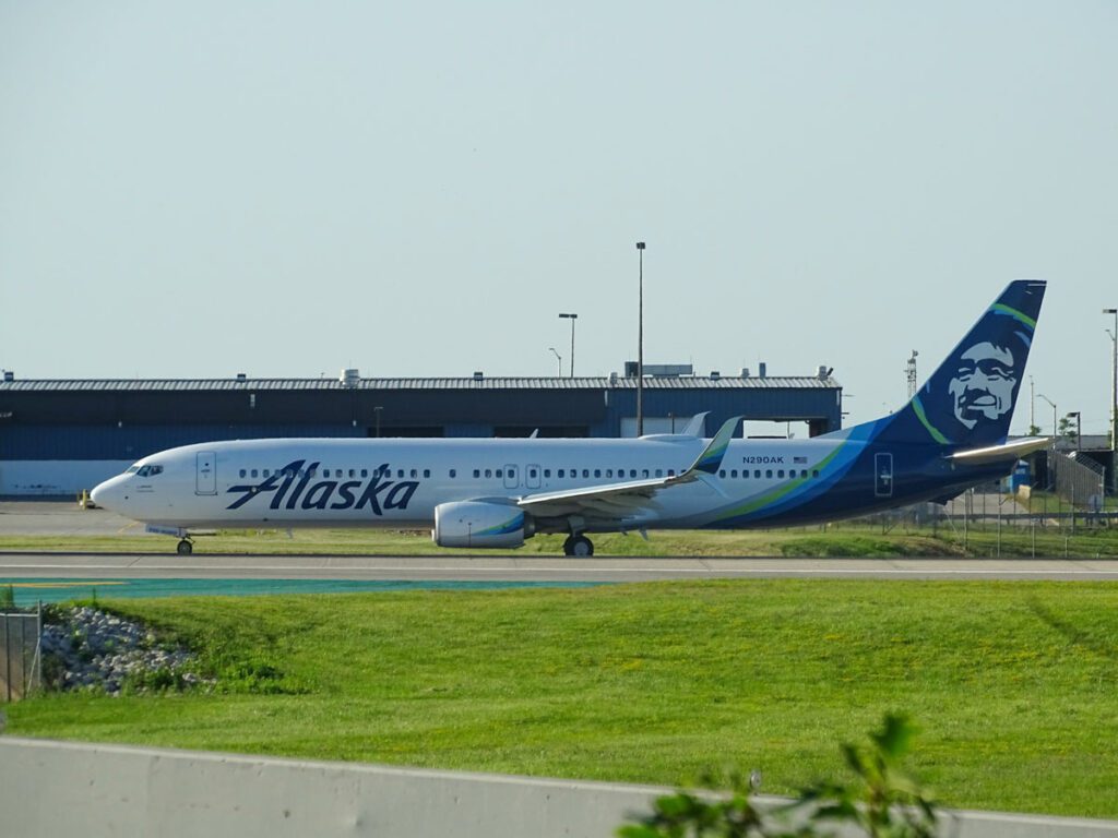 Flying Alaska Airlines First Class? Here’s What to Expect in 2025