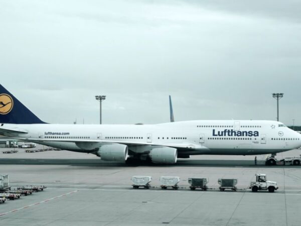 Top 10 Airlines for the Best Flights to France This Year - Global Viewpoint