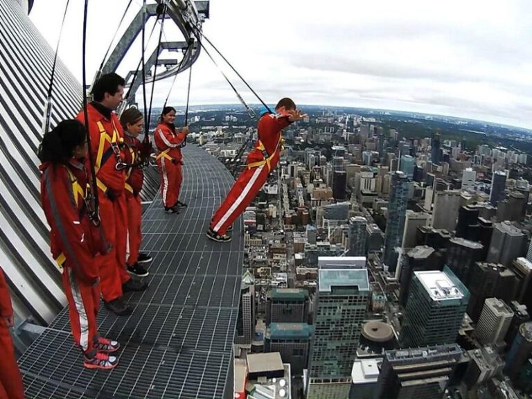 13 Fun Things to Do in Toronto for Young Adults (Ultimate Guide)