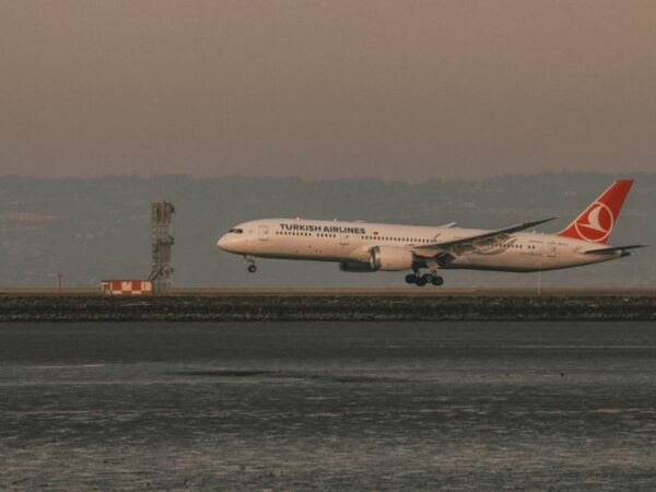 10 Best Airlines for Affordable & Comfortable Flights to Milan - Global ...